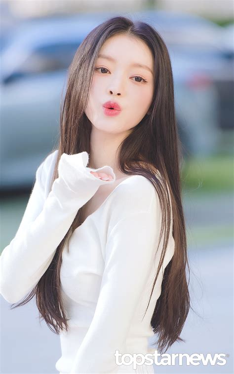 더쿠 취향따라 갈린다는 오마이걸 유아 현재 활동 머리