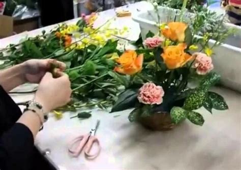 Флористика для начинающих цветочная композиция своими руками корзина с цветами мастер класс