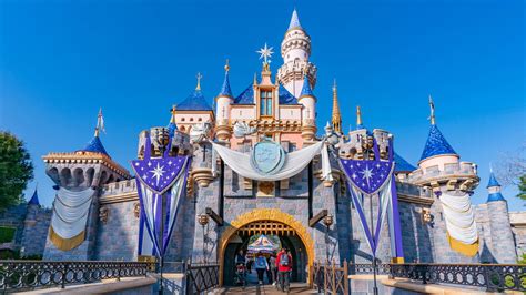 Disneyland S Record Breaking Regular Shares His Wisdom From Nearly
