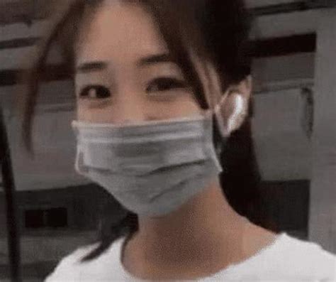 抖音「最美打工妹」火了，她把口罩摘下後，網友；對不起打擾了 每日頭條