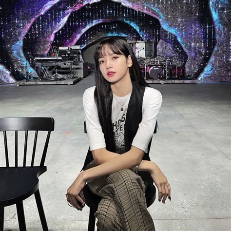 Lisa Selca ♡ 리사 Save Follow 🎧