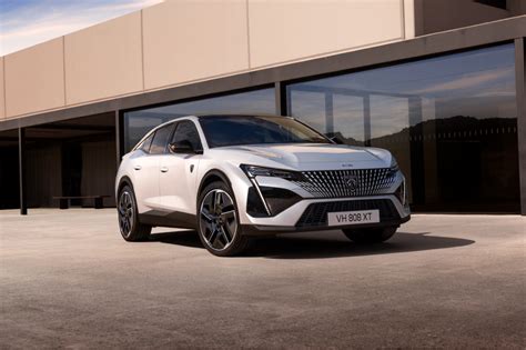 Peugeot Unveils 157 Kw E 408 Crossover
