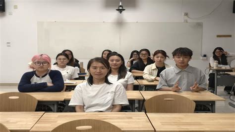 公管传媒学院举办“泥土与星空之间：困境中的觉醒与超越”主题读书观影会学院新闻北京信息科技大学公共管理与传媒学院
