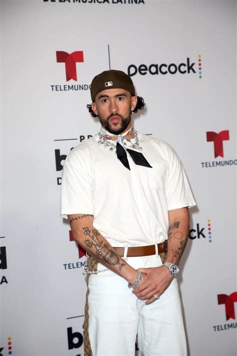 Video ¿qué Pasa Con Bad Bunny El Cantante Llora En Pleno Concierto Al