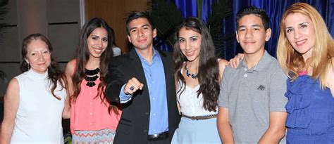 Fiu Tradition Get Your Graduation Ring Alumni News