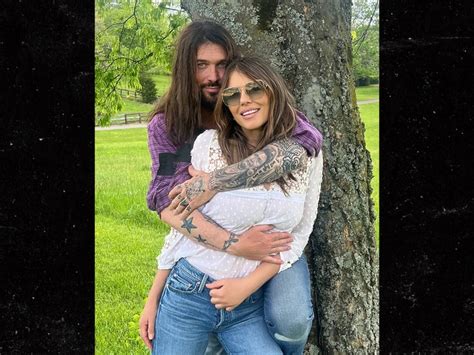 Miley Cyrus Dad Billy Habla Sobre La Separación Del Pasado De Ray The Wing