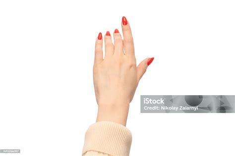 창백한 피부와 빨간 손톱이 가리키거나 만지는 여성 손의 근접 촬영 밀기에 대한 스톡 사진 및 기타 이미지 밀기 손