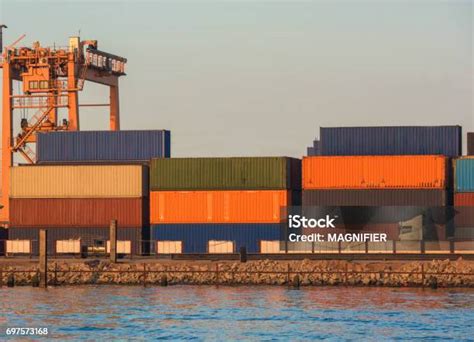 컨테이너 가져오기 내보내기 및 비즈니스 물류 배입니다 크레인 무역 포트 항구 Shippingcargo에 의해 공중 볼 수