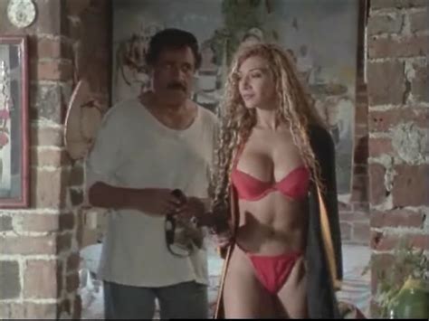 Vicky Palacios Nue Dans Los Apuros De Un Mojado