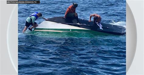 3 Men Rescued After Boat Capsizes Off Hollywood Coast Cbs Miami