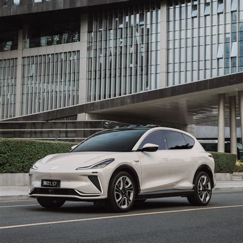 Im Ls7 Multi Core Heterogeneous Electric Luxury Suv With Multi Core Heterogeneous Design China