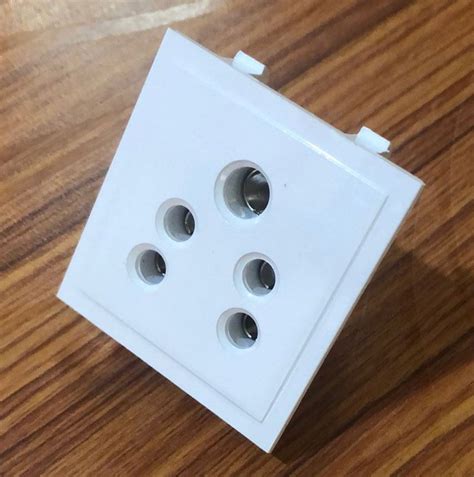 Ip33 White 5 Pin Modular Socket 220 V At ₹ 18 Piece In Aurangabad Id