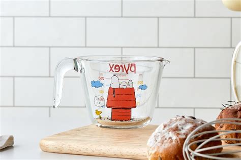 베이킹용품 스누피 파이렉스 계량컵 스누피와 우드스탁 250ml 오늘의집 쇼핑