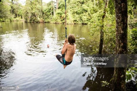 Bañandose En El Rio Fotografías E Imágenes De Stock Getty Images