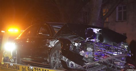 Wypadek kolumny rządowej Premier Beata Szydło spędzi w szpitalu kilka