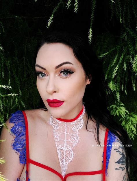 F25 Do I Make A Hot Snowwhite 🍎 Scrolller