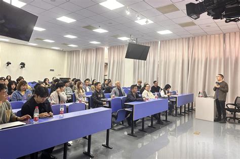 我校举办备战第十四届全国美展第一次集中看稿会 四川美术学院