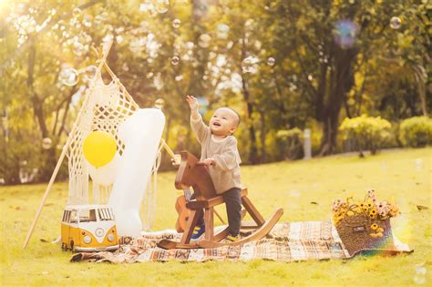 客照分享：〖户外家庭 〗大埔海濱公園 由拍攝到後期製作一絲不苟。 想拍攝一輯具有水準的戶外家庭照，立即聯絡我地獲取詳情