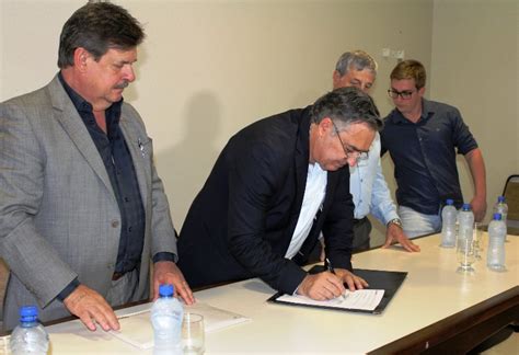 Governador Assina Contrato De R 1 Milhão Em Presidente Getúlio Blog