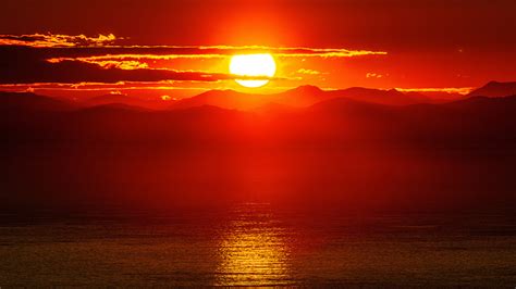 Fondos de Pantalla 1366x768 Amaneceres y atardeceres Montañas