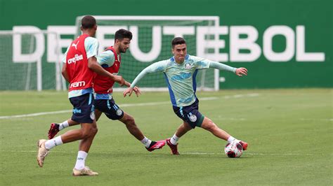 Reservas e Crias da Academia fazem treino coletivo em preparação