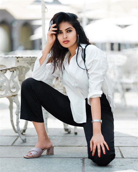 Divi Vadthya కాటుకేట్టిన కళ్లతో కవ్విస్తున్న దివి వాద్త్యా Namasthe