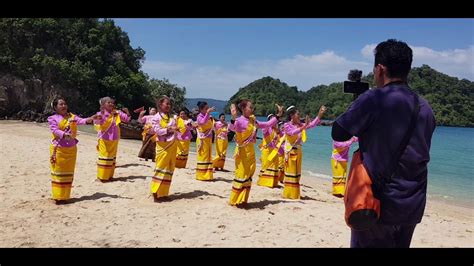 รำเพลงสาวนาหารัก บริเวณทะเลแหวก เกาะผักเบี้ย Youtube