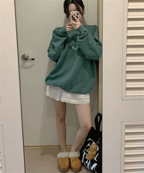 피그먼트 맨하탄 오버사이즈 맨투맨 에이블리