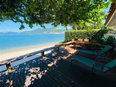 Casa Pé na Areia água cristalina disponível para venda no