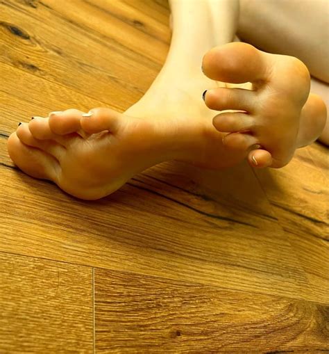 Let Me Wrap Your Cock Around My Toes 😏 Ryoursoles