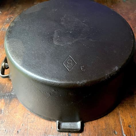 Chicago Hardware Foundry 8 Cast Iron Dutch Oven Wpyrex Lid Etsy