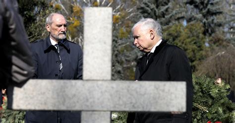 rocznica katastrofy smoleńskiej Smoleński tupolew leci na oparach paliwa Newsweek