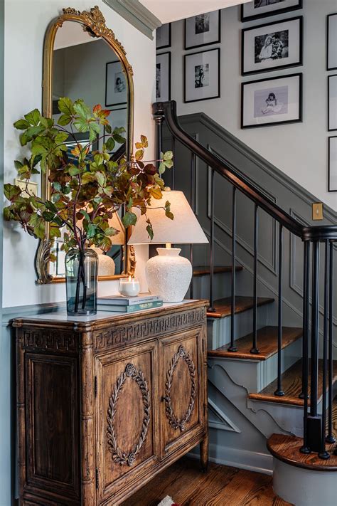 Foyer Cabinet Decorating Ideas