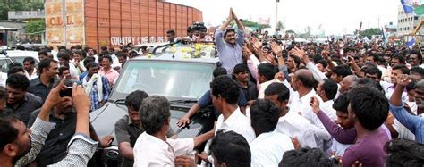 Ys Jagan Mohan Reddy Visits Flood Hit Villages In Guntur Di