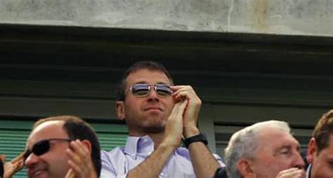 Абрамович слага лазери против снимки на гигантската си яхта Profit Bg