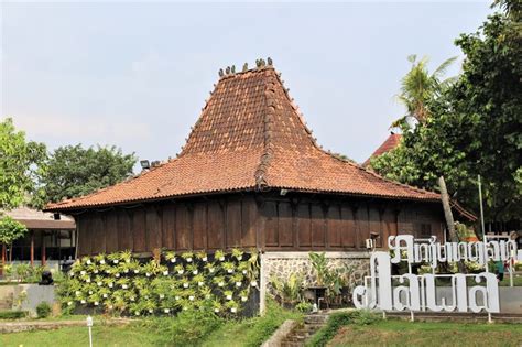 Monument Taman Mini Indonesia Indah Anjungan Jawa Tengah Editorial
