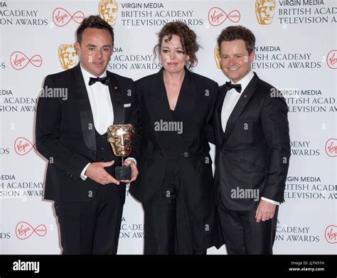 Olivia Colman C Poses In The Winners Room With Anthony Mcpartlin And