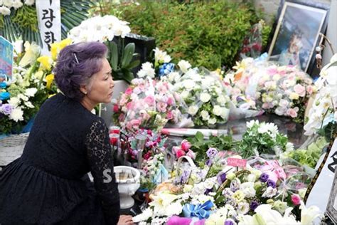 Chosun Online 朝鮮日報 故パク・ヨンハさん3周忌に1000人