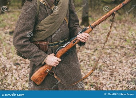 Arma Sovietica Russa Del Fucile Delle Tenute Di Of World War Ii Del