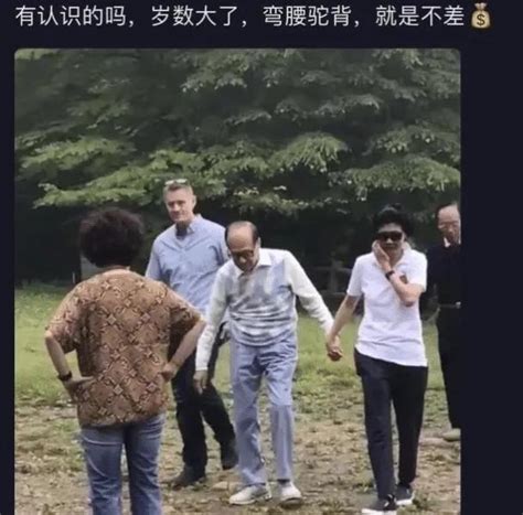 偶遇91歲李嘉誠和58歲女友周凱旋出遊散心，兩人全程手牽手超 每日頭條