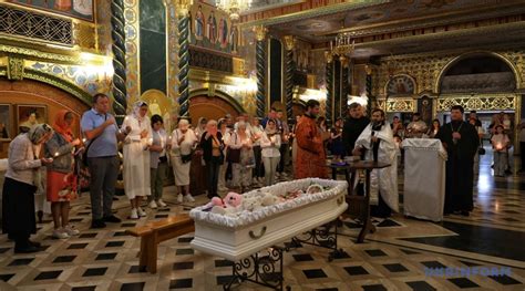 В Одесі попрощалися з 4 річною дівчинкою яка загинула внаслідок ракетного обстрілу РФ