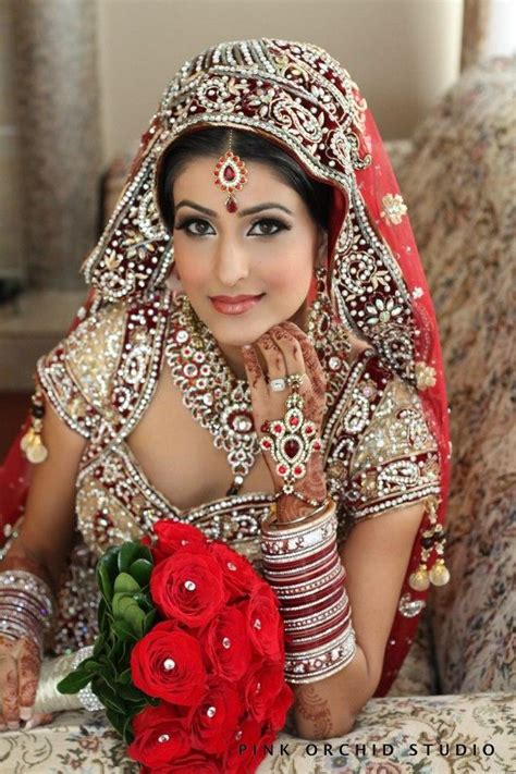 Indische Feminine Kleider Google Suche Abiti Da Sposa Pakistani Abiti Indiani Sposa Indiana