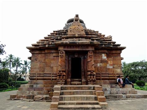 Lingaraj Temple Odisha Oriole Holiday