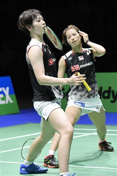 世界バドミントン女子ダブルス決勝 永原、松本組にポイントを奪われ悔しそうな福島（右）、広田組 ― スポニチ Sponichi Annex スポーツ