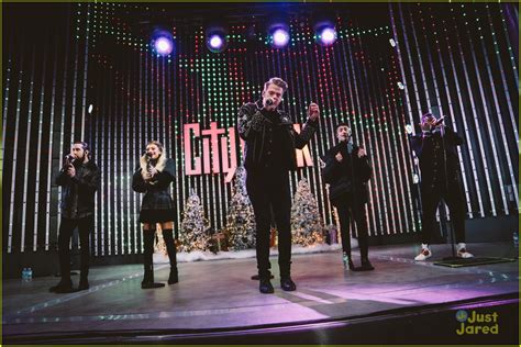 Pentatonixs Christmas Special Airs Next Week And We Are Way Too Excited