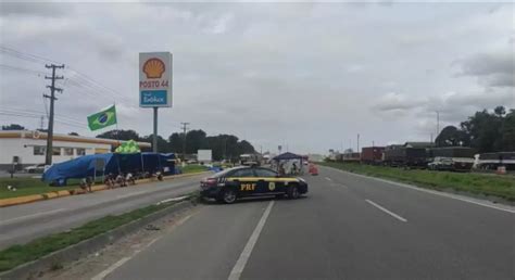 BR 277 é liberada no PR e acesso ao porto de Paranaguá flui lentamente