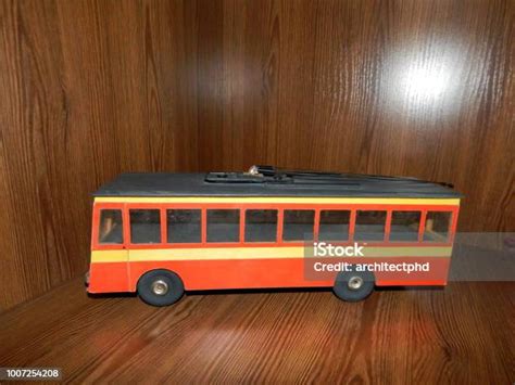 트롤리 전기 도시 교통의 모델의 모델 0명에 대한 스톡 사진 및 기타 이미지 0명 거리 낮 Istock