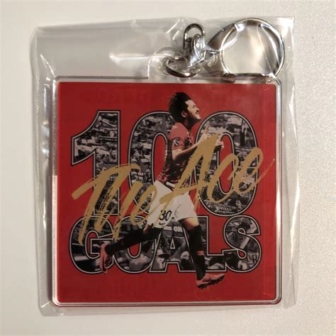 ♦️浦和レッズ♦️興梠慎三 浦和レッズj1通算100ゴール達成記念キーホルダー By メルカリ
