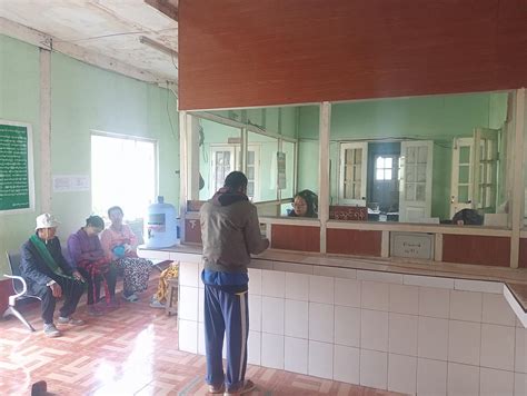 မိုးနဲမြို့နယ် မြန်မာ့စီးပွားရေးဘဏ်တွင် ပင်စင်လစာငွေများ ထုတ်ပေး