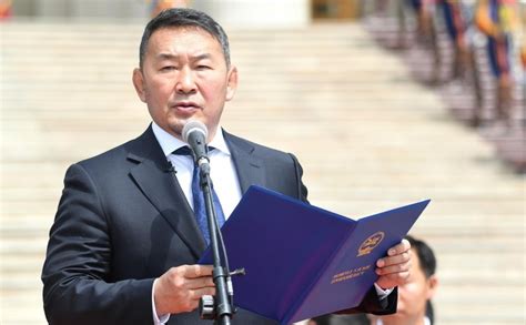 Ерөнхийлөгч хоёр шүүгчийн бүрэн эрхийг түдгэлзүүлэх зарлиг гаргалаа